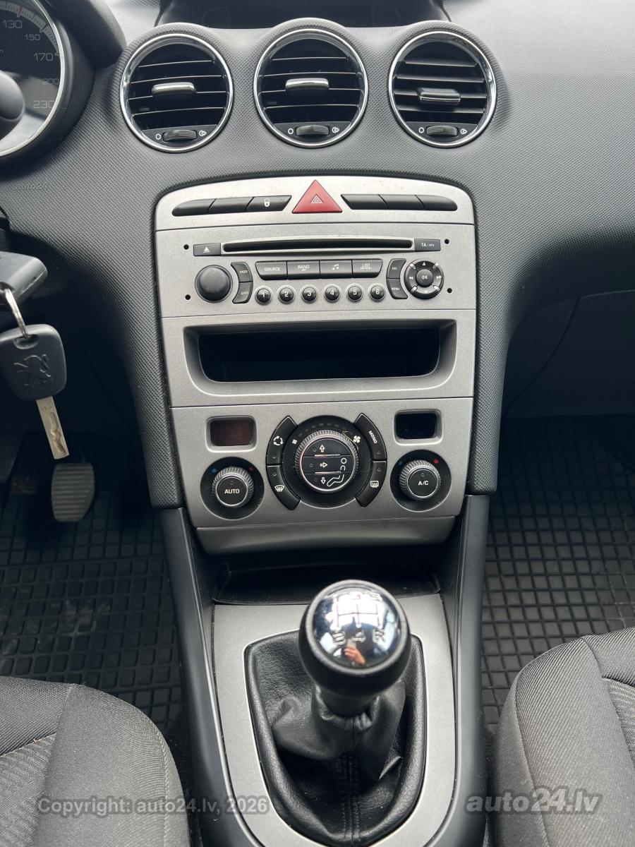 Pelēks Peugeot 308 2008 Narva, ar dzinēja tilpumu 1.40 L un nobraukumu 133 tūkst. km par 1499 €, foto 17 vietnē AUTOMOTO.COM.LV