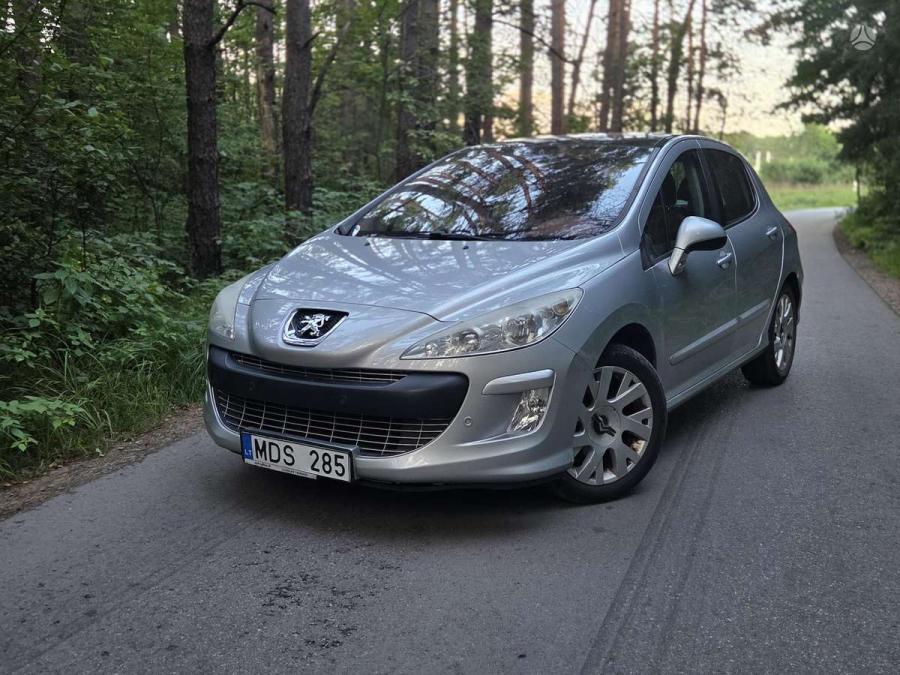 Grey Peugeot 308 2008 in Vilnius, with an engine capacity of 1.60 L and mileage of 152 thousand km for 1099 €, photo 1 on AUTOMOTO.COM.LV