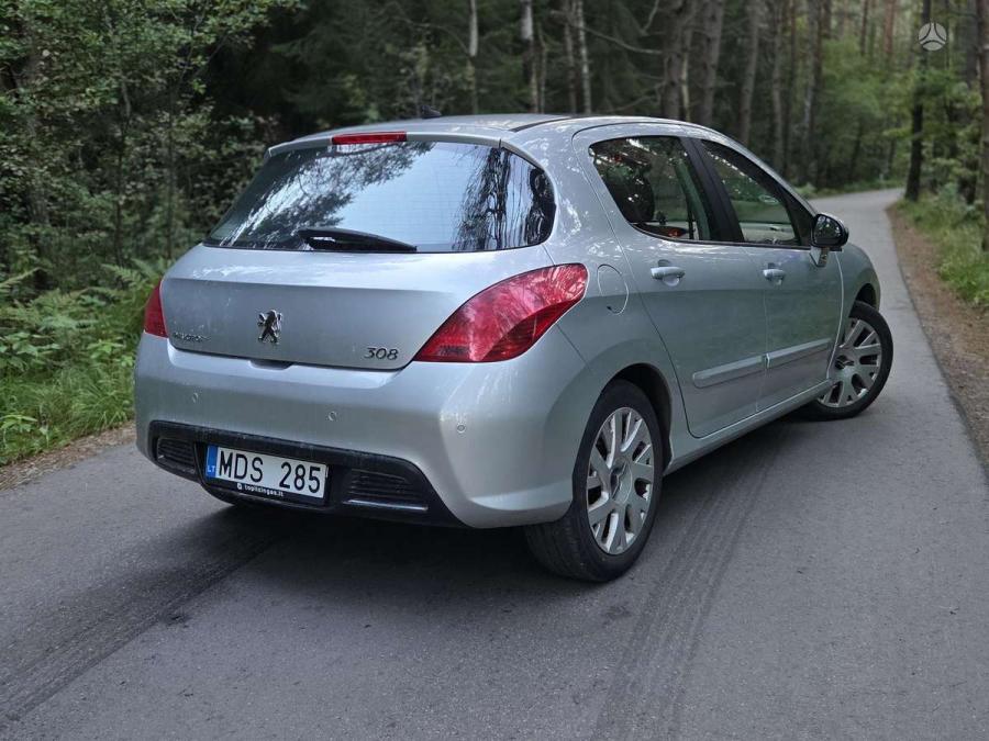 Grey Peugeot 308 2008 in Vilnius, with an engine capacity of 1.60 L and mileage of 152 thousand km for 1099 €, photo 5 on AUTOMOTO.COM.LV