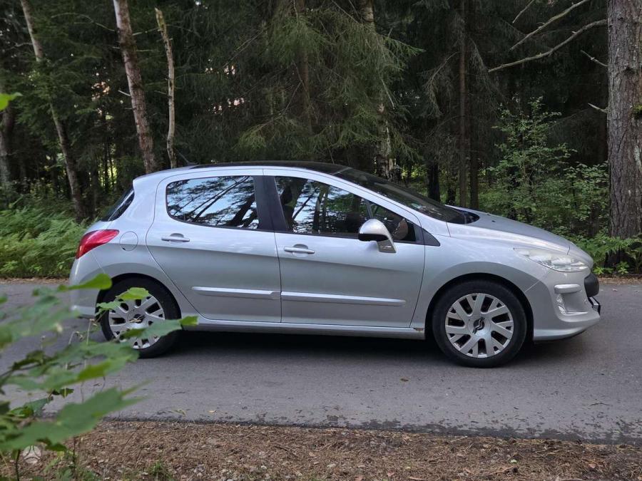 Grey Peugeot 308 2008 in Vilnius, with an engine capacity of 1.60 L and mileage of 152 thousand km for 1099 €, photo 9 on AUTOMOTO.COM.LV