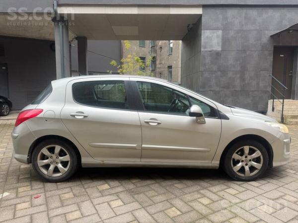 Pelēks Peugeot 308 2008 Rīga, ar dzinēja tilpumu 1.60 L un nobraukumu 127 tūkst. km par 2400 €, foto 3 vietnē AUTOMOTO.COM.LV