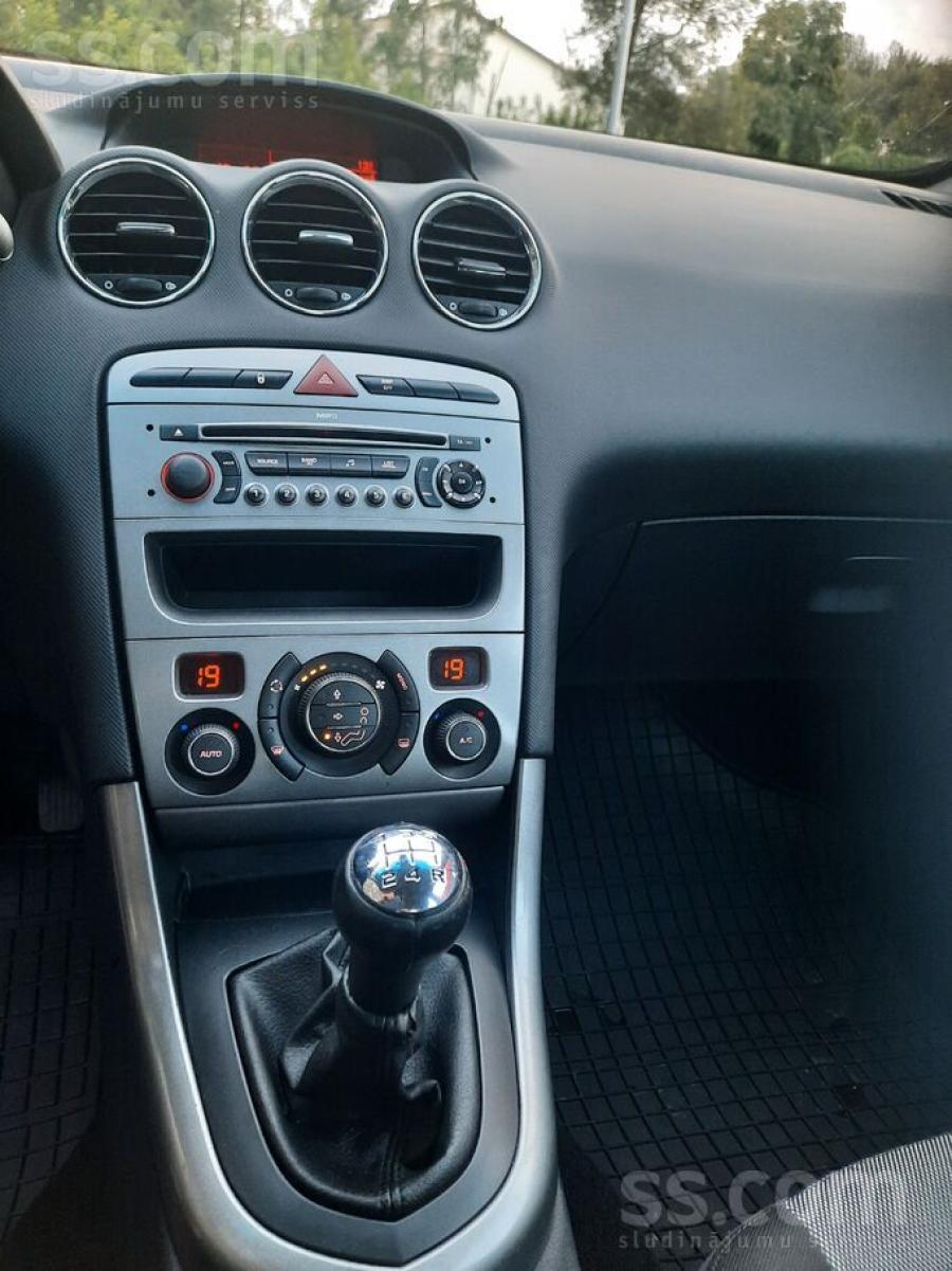 Pelēks Peugeot 308 2009 Rīga, ar dzinēja tilpumu 1.60 L un nobraukumu 213 tūkst. km par 1990 €, foto 11 vietnē AUTOMOTO.COM.LV
