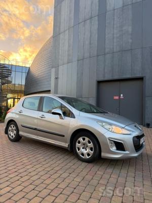 Grey Peugeot 308 2011 in Riga, with an engine capacity of 1.60 L and mileage of 135 thousand km for 1699 €, photo 3 on AUTOMOTO.COM.LV