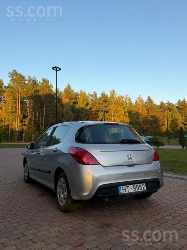 Grey Peugeot 308 2011 in Riga, with an engine capacity of 1.60 L and mileage of 135 thousand km for 1699 €, photo 5 on AUTOMOTO.COM.LV