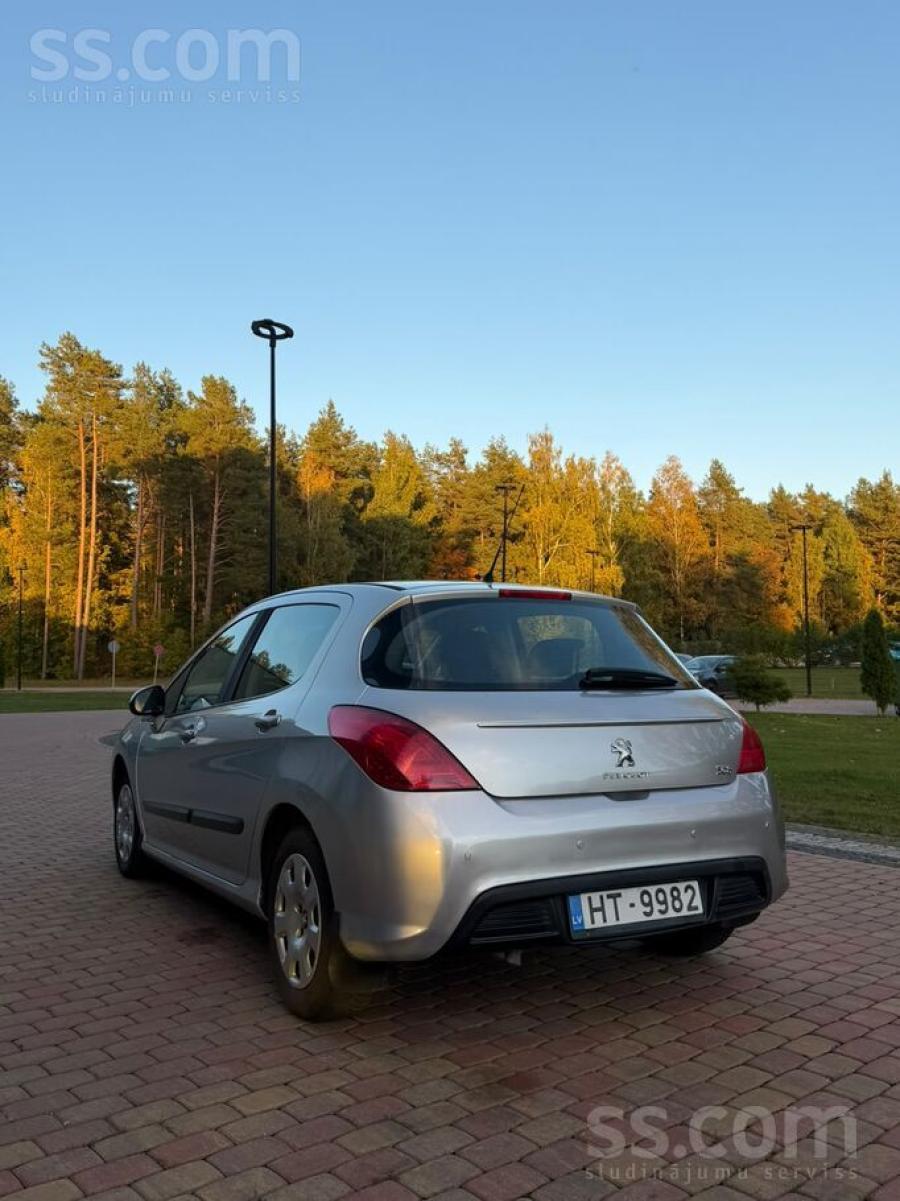 Grey Peugeot 308 2011 in Riga, with an engine capacity of 1.60 L and mileage of 135 thousand km for 1699 €, photo 5 on AUTOMOTO.COM.LV