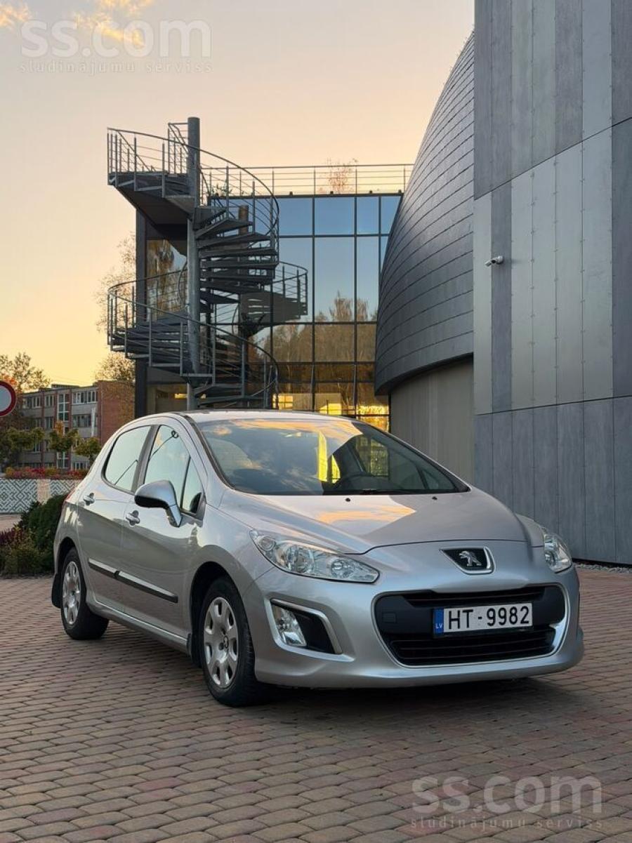 Grey Peugeot 308 2011 in Riga, with an engine capacity of 1.60 L and mileage of 135 thousand km for 1699 €, photo 6 on AUTOMOTO.COM.LV