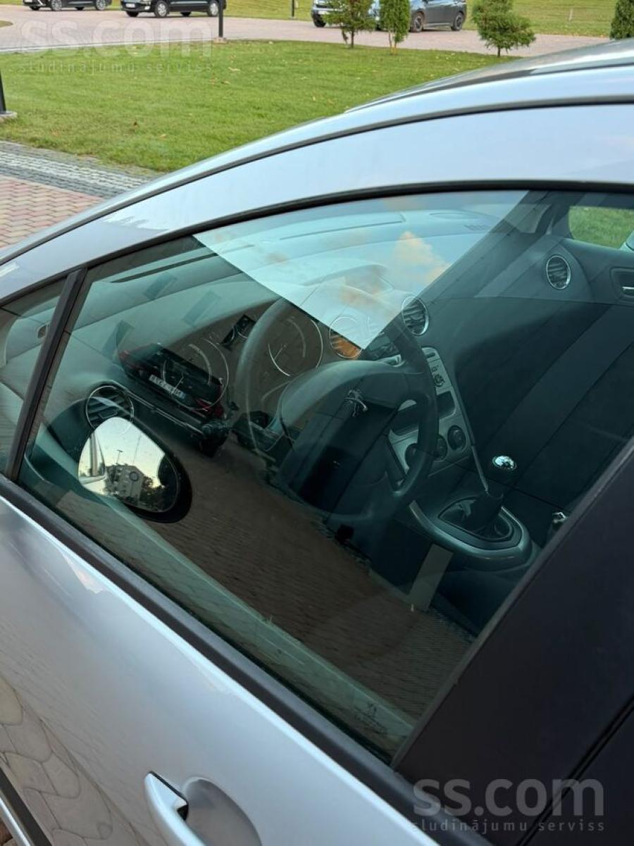 Grey Peugeot 308 2011 in Riga, with an engine capacity of 1.60 L and mileage of 135 thousand km for 1699 €, photo 9 on AUTOMOTO.COM.LV