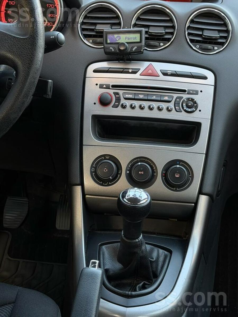 Grey Peugeot 308 2011 in Riga, with an engine capacity of 1.60 L and mileage of 135 thousand km for 1699 €, photo 16 on AUTOMOTO.COM.LV