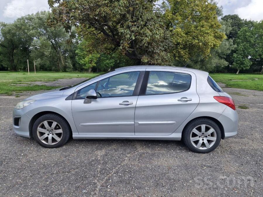 Pelēks Peugeot 308 2012 Liepāja, ar dzinēja tilpumu 1.60 L un nobraukumu 165 tūkst. km par 2750 €, foto 3 vietnē AUTOMOTO.COM.LV