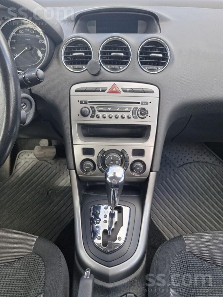 Pelēks Peugeot 308 2012 Liepāja, ar dzinēja tilpumu 1.60 L un nobraukumu 165 tūkst. km par 2750 €, foto 10 vietnē AUTOMOTO.COM.LV