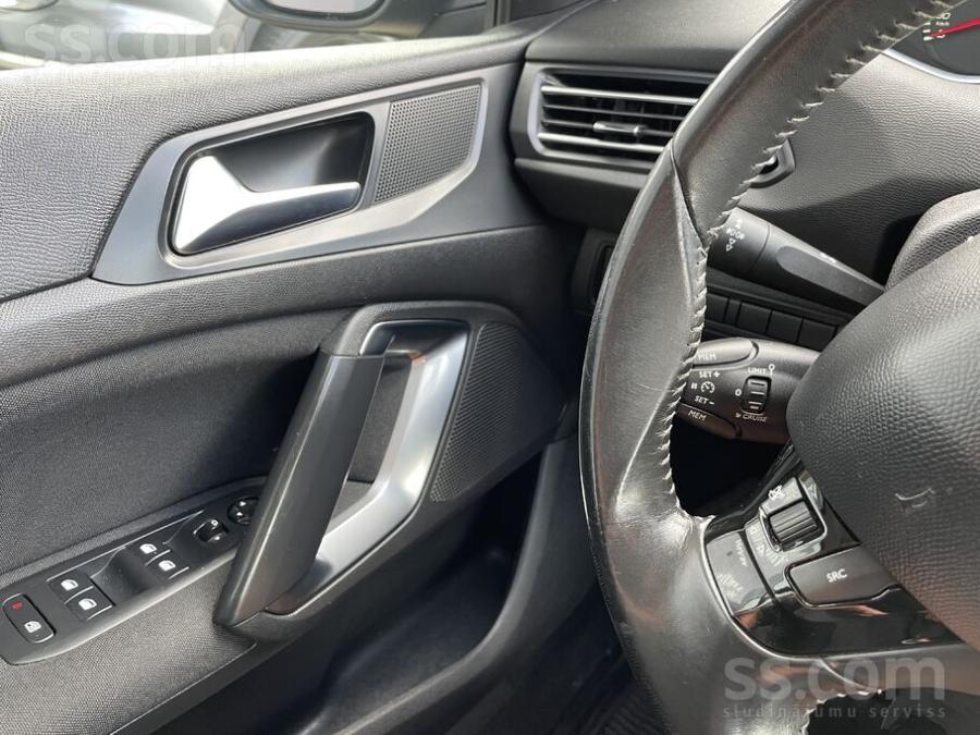 Grey Peugeot 308 2013 in Talsi, with an engine capacity of 1.60 L and mileage of 124 thousand km for 3950 €, photo 13 on AUTOMOTO.COM.LV