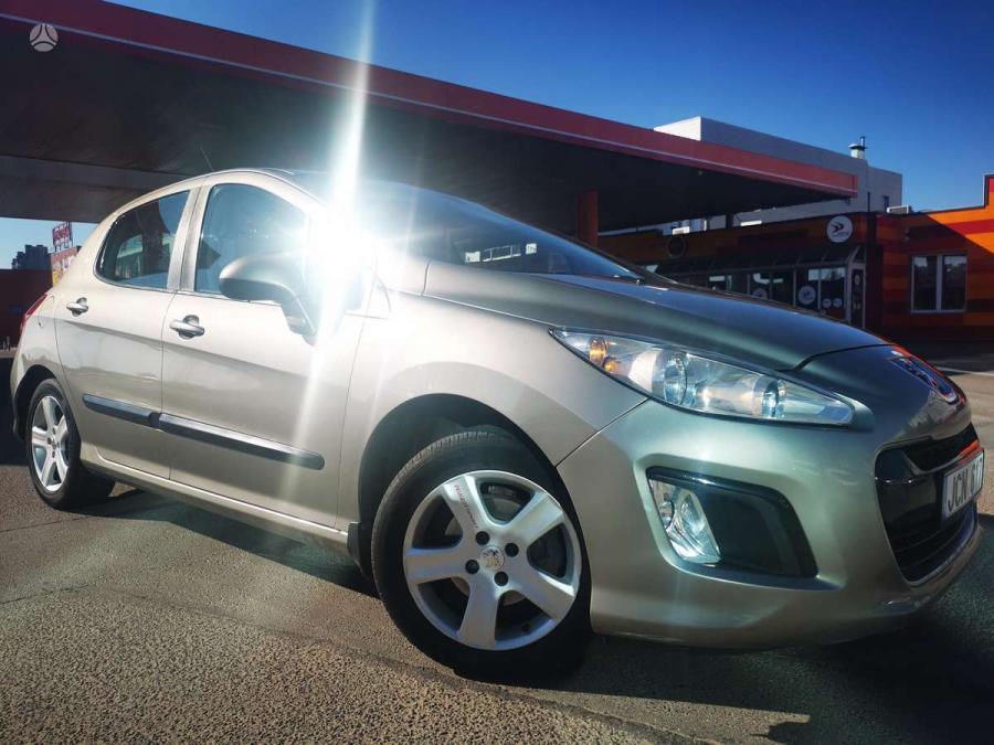 Grey Peugeot 308 2013 in Vilnius, with an engine capacity of 1.56 L and mileage of 128 thousand km for 2950 €, photo 1 on AUTOMOTO.COM.LV