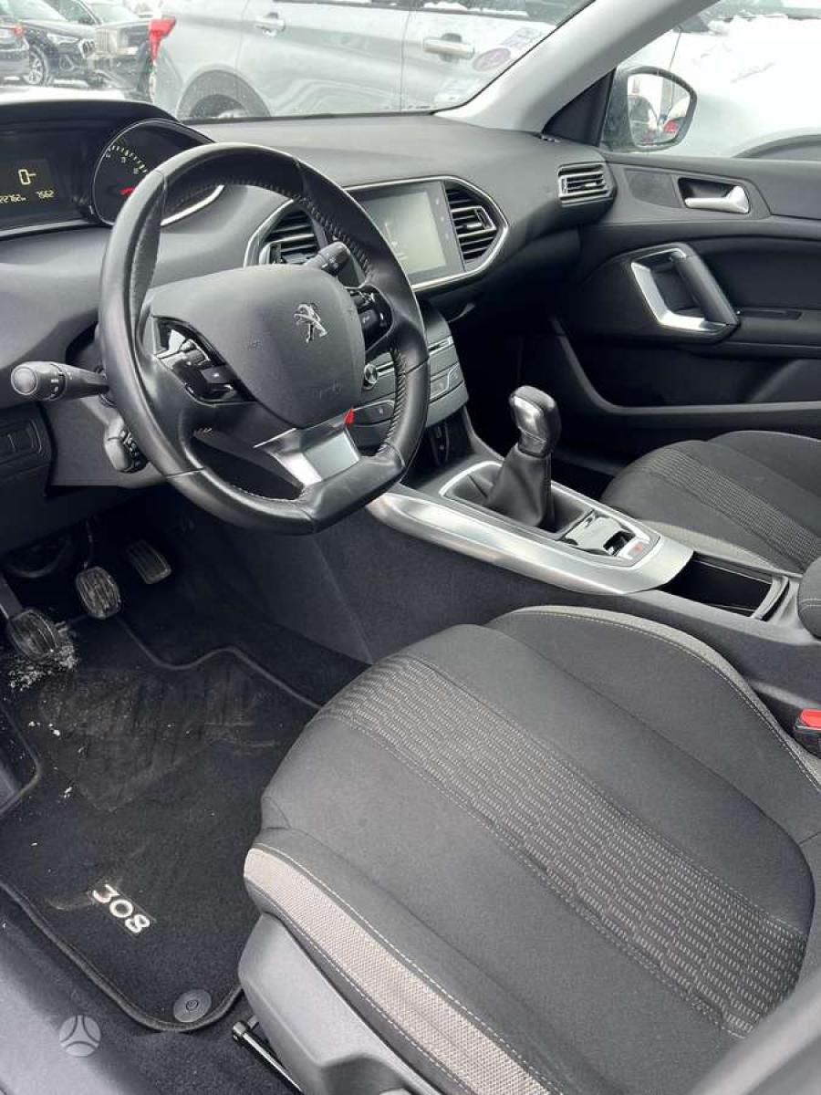 Grey Peugeot 308 2014 in Taurage, with an engine capacity of 1.20 L and mileage of 223 thousand km for 3500 €, photo 8 on AUTOMOTO.COM.LV