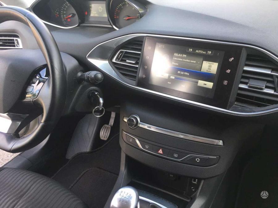 Grey Peugeot 308 2014 in Raseiniai, with an engine capacity of 1.56 L and mileage of 227 thousand km for 4499 €, photo 20 on AUTOMOTO.COM.LV