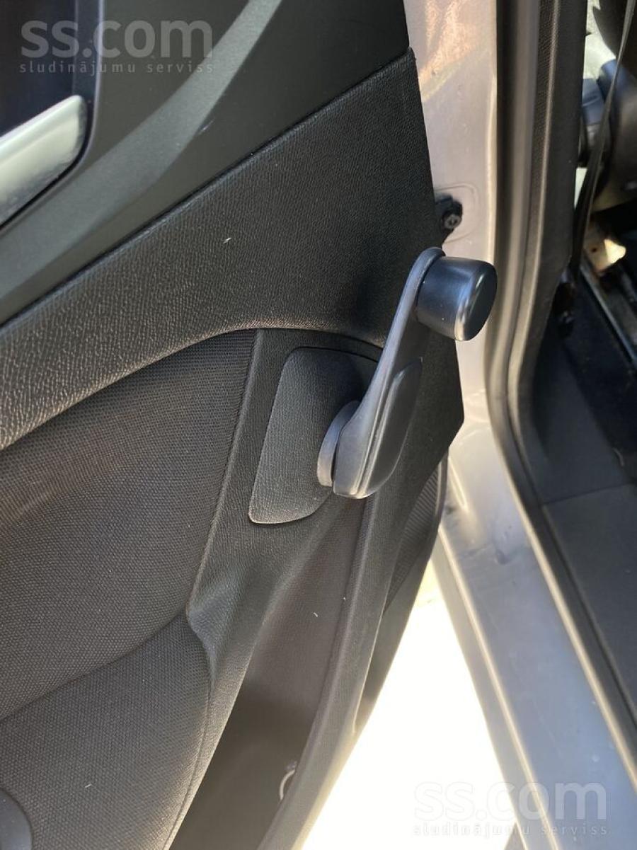 Pelēks Peugeot 308 2015 Daugavpils, ar dzinēja tilpumu 1.60 L un nobraukumu 253 tūkst. km par 2500 €, foto 17 vietnē AUTOMOTO.COM.LV