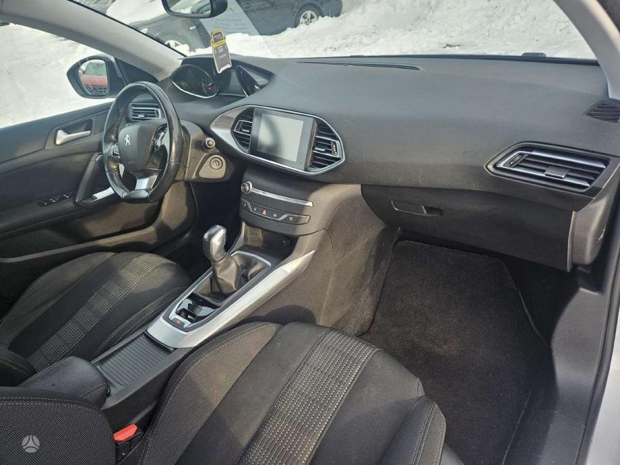 Grey Peugeot 308 2015 in Taurage, with an engine capacity of 1.56 L and mileage of 277 thousand km for 4700 €, photo 7 on AUTOMOTO.COM.LV