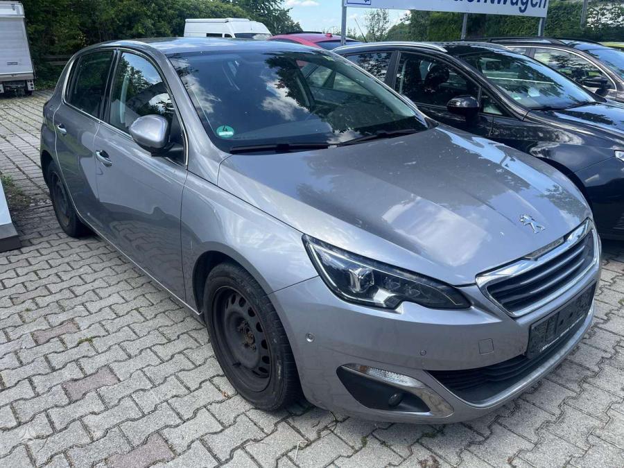 Grey Peugeot 308 2015 in Marijampole, with an engine capacity of 1.20 L and mileage of 190 thousand km for 3350 €, photo 3 on AUTOMOTO.COM.LV