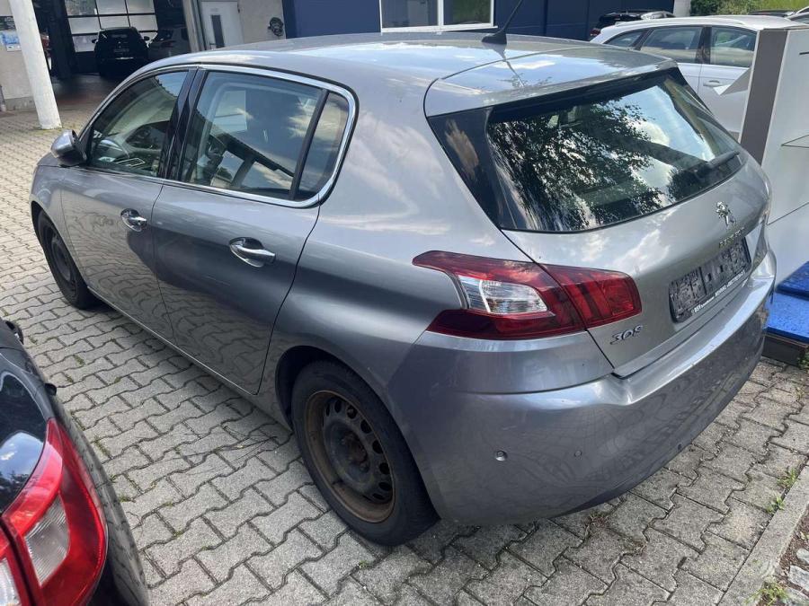 Grey Peugeot 308 2015 in Marijampole, with an engine capacity of 1.20 L and mileage of 190 thousand km for 3350 €, photo 6 on AUTOMOTO.COM.LV