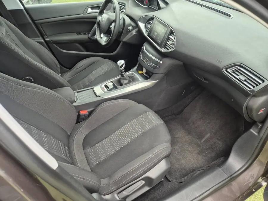 Pelēks Peugeot 308 2015 Liepāja, ar dzinēja tilpumu 1.60 L un nobraukumu 214 tūkst. km par 5800 €, foto 23 vietnē AUTOMOTO.COM.LV