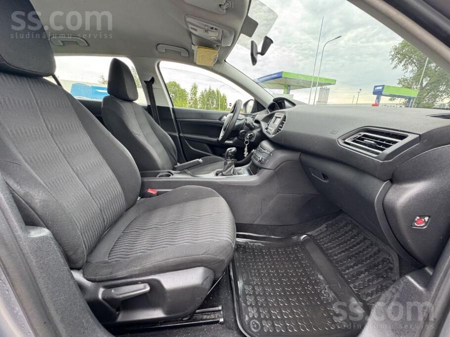 Pelēks Peugeot 308 2015 Daugavpils, ar dzinēja tilpumu 1.60 L un nobraukumu 254 tūkst. km par 2650 €, foto 9 vietnē AUTOMOTO.COM.LV