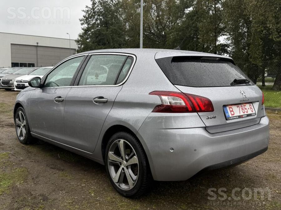 Grey Peugeot 308 2016 in Liepaja, with an engine capacity of 1.20 L and mileage of 117 thousand km for 5400 €, photo 5 on AUTOMOTO.COM.LV
