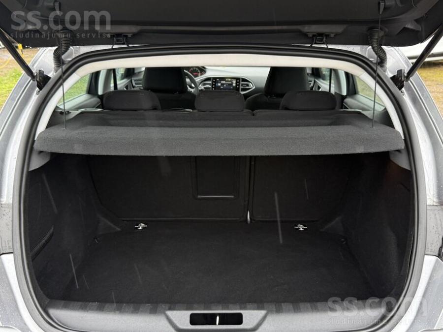 Grey Peugeot 308 2016 in Liepaja, with an engine capacity of 1.20 L and mileage of 117 thousand km for 5400 €, photo 11 on AUTOMOTO.COM.LV