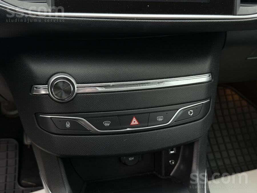 Grey Peugeot 308 2016 in Liepaja, with an engine capacity of 1.20 L and mileage of 117 thousand km for 5400 €, photo 22 on AUTOMOTO.COM.LV