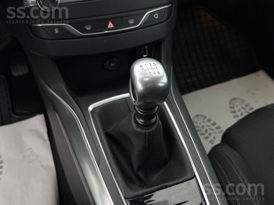 Grey Peugeot 308 2016 in Liepaja, with an engine capacity of 1.20 L and mileage of 117 thousand km for 5400 €, photo 23 on AUTOMOTO.COM.LV