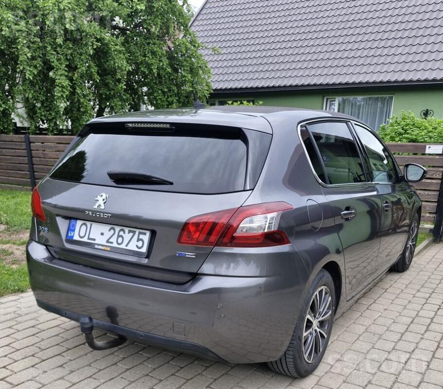 Pelēks Peugeot 308 2016 Ogre, ar dzinēja tilpumu 1.20 L un nobraukumu 175 tūkst. km par 7200 €, foto 6 vietnē AUTOMOTO.COM.LV