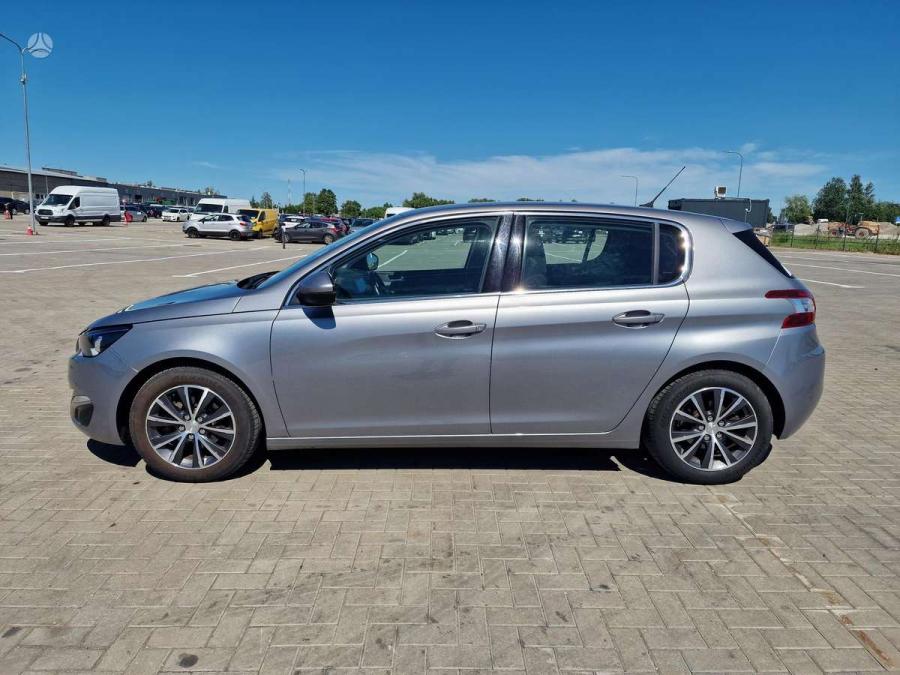 Grey Peugeot 308 2017 in Taurage, with an engine capacity of 1.20 L and mileage of 146 thousand km for 4800 €, photo 3 on AUTOMOTO.COM.LV