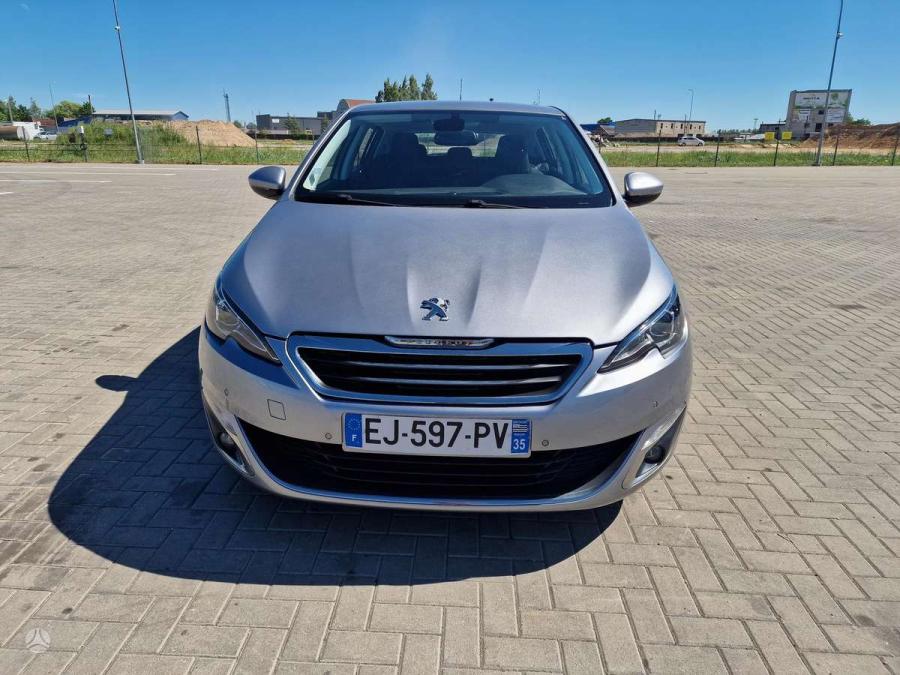 Grey Peugeot 308 2017 in Taurage, with an engine capacity of 1.20 L and mileage of 146 thousand km for 4800 €, photo 9 on AUTOMOTO.COM.LV