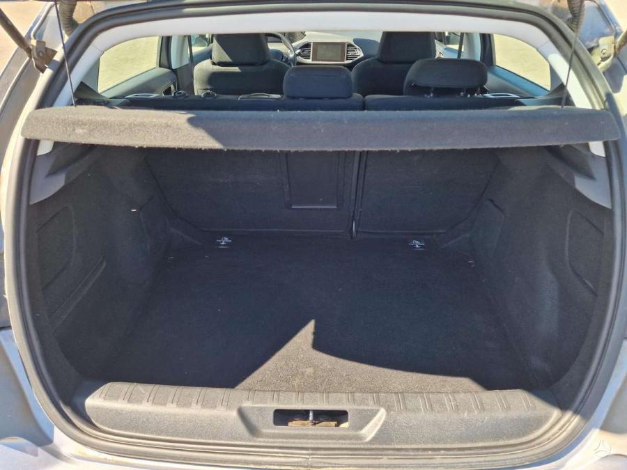 Grey Peugeot 308 2017 in Taurage, with an engine capacity of 1.20 L and mileage of 146 thousand km for 4800 €, photo 13 on AUTOMOTO.COM.LV