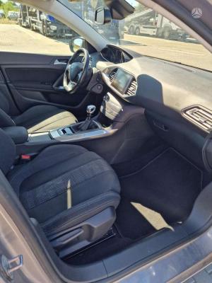 Grey Peugeot 308 2017 in Taurage, with an engine capacity of 1.20 L and mileage of 146 thousand km for 4800 €, photo 16 on AUTOMOTO.COM.LV