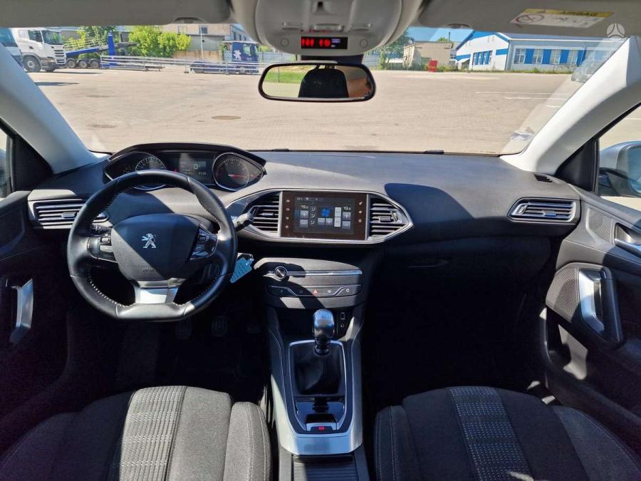 Grey Peugeot 308 2017 in Taurage, with an engine capacity of 1.20 L and mileage of 146 thousand km for 4800 €, photo 17 on AUTOMOTO.COM.LV