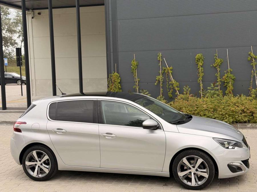 Grey Peugeot 308 2017 in Vilnius, with an engine capacity of 1.20 L and mileage of 98 thousand km for 9200 €, photo 6 on AUTOMOTO.COM.LV