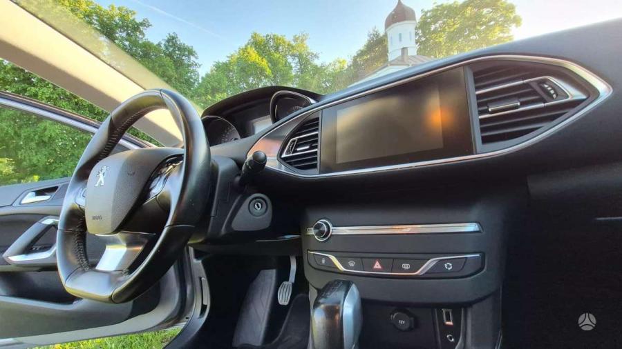 Grey Peugeot 308 2017 in Vilnius, with an engine capacity of 1.20 L and mileage of 136 thousand km for 6300 €, photo 4 on AUTOMOTO.COM.LV