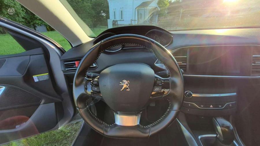 Grey Peugeot 308 2017 in Vilnius, with an engine capacity of 1.20 L and mileage of 136 thousand km for 6300 €, photo 13 on AUTOMOTO.COM.LV
