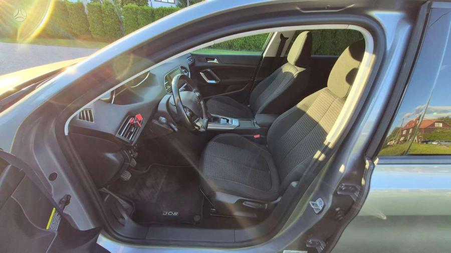Grey Peugeot 308 2017 in Vilnius, with an engine capacity of 1.20 L and mileage of 136 thousand km for 6300 €, photo 18 on AUTOMOTO.COM.LV