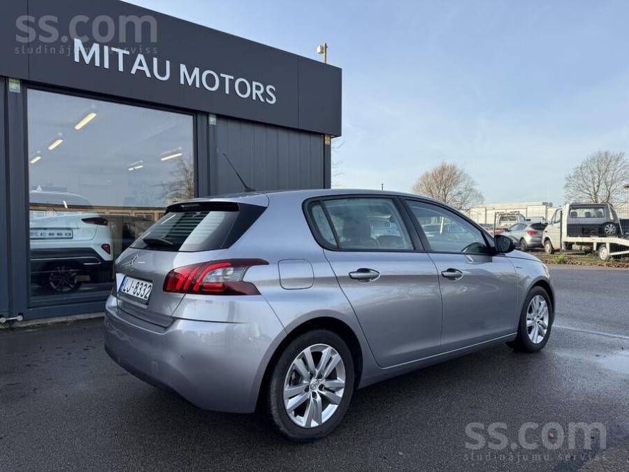Grey Peugeot 308 2018 in Jelgava, with an engine capacity of 1.20 L and mileage of 72 thousand km for 7900 €, photo 5 on AUTOMOTO.COM.LV