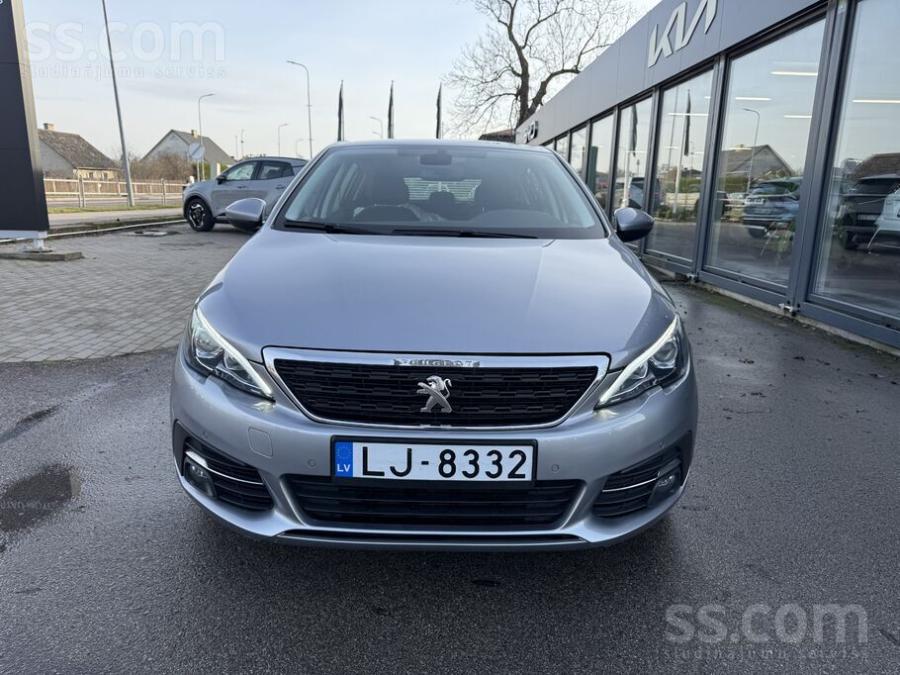 Grey Peugeot 308 2018 in Jelgava, with an engine capacity of 1.20 L and mileage of 72 thousand km for 7900 €, photo 8 on AUTOMOTO.COM.LV