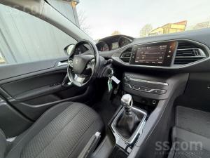 Grey Peugeot 308 2018 in Jelgava, with an engine capacity of 1.20 L and mileage of 72 thousand km for 7900 €, photo 15 on AUTOMOTO.COM.LV