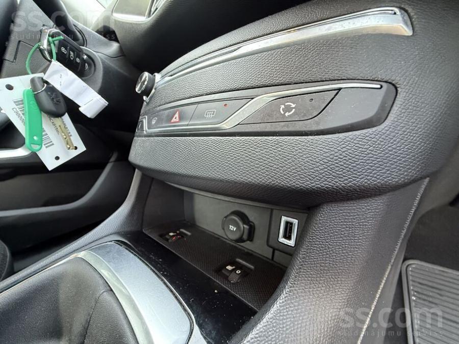 Grey Peugeot 308 2018 in Jelgava, with an engine capacity of 1.20 L and mileage of 72 thousand km for 7900 €, photo 16 on AUTOMOTO.COM.LV