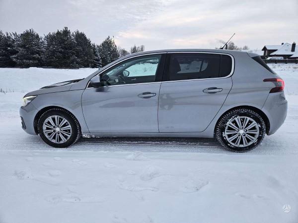 Grey Peugeot 308 2018 in Taurage, with an engine capacity of 1.20 L and mileage of 214 thousand km for 5400 €, photo 5 on AUTOMOTO.COM.LV
