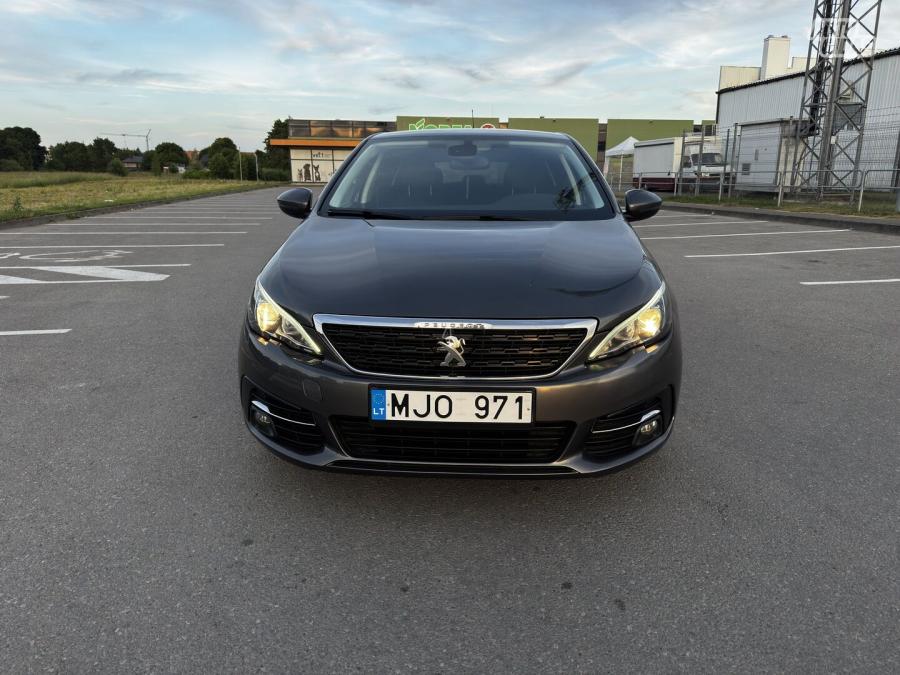 Grey Peugeot 308 2018 in Taurage, with an engine capacity of 1.50 L and mileage of 245 thousand km for 4900 €, photo 3 on AUTOMOTO.COM.LV