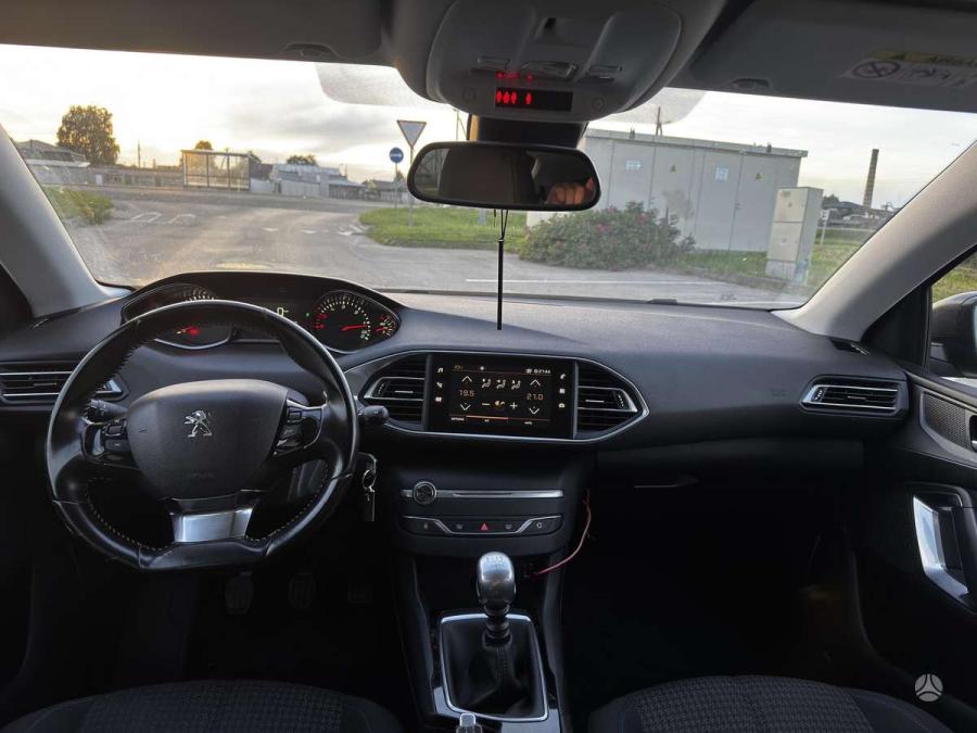 Серый Пежо 308 2018 в Таураге, объемом двигателя 1.50 л и пробегом 245 тыс. км за 4900 €, фото 11 на AUTOMOTO.COM.LV