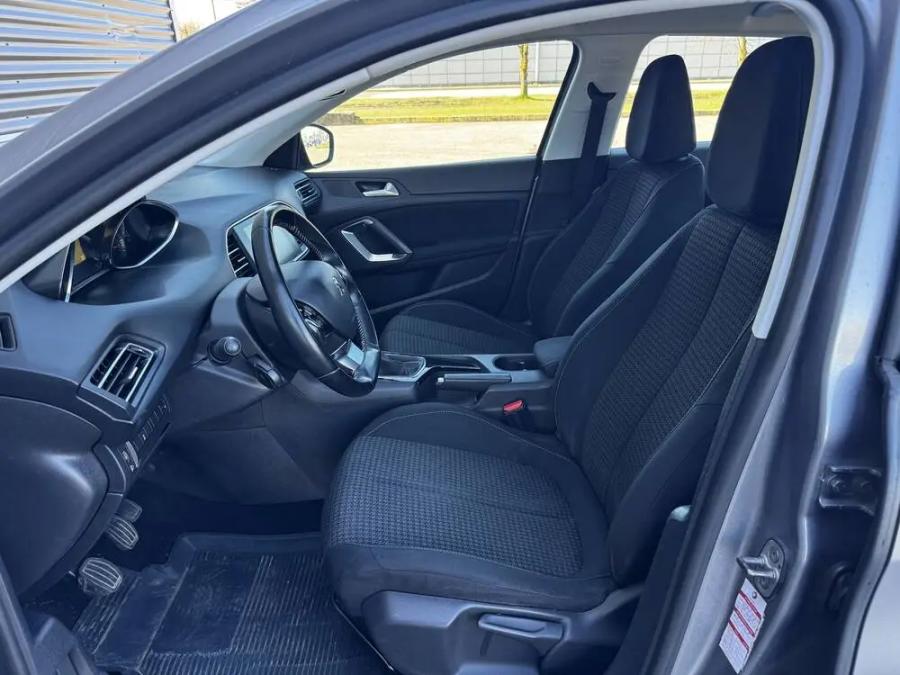 Pelēks Peugeot 308 2018 Rīga, ar dzinēja tilpumu 1.20 L un nobraukumu 76 tūkst. km par 6900 €, foto 10 vietnē AUTOMOTO.COM.LV