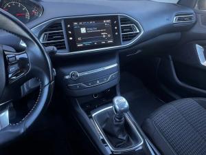 Pelēks Peugeot 308 2018 Rīga, ar dzinēja tilpumu 1.20 L un nobraukumu 76 tūkst. km par 6900 €, foto 17 vietnē AUTOMOTO.COM.LV