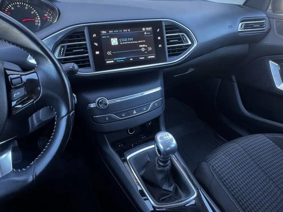 Pelēks Peugeot 308 2018 Rīga, ar dzinēja tilpumu 1.20 L un nobraukumu 76 tūkst. km par 6900 €, foto 17 vietnē AUTOMOTO.COM.LV