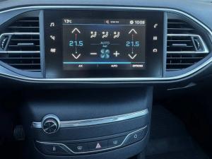 Pelēks Peugeot 308 2018 Rīga, ar dzinēja tilpumu 1.20 L un nobraukumu 76 tūkst. km par 6900 €, foto 20 vietnē AUTOMOTO.COM.LV