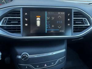 Pelēks Peugeot 308 2018 Rīga, ar dzinēja tilpumu 1.20 L un nobraukumu 76 tūkst. km par 6900 €, foto 21 vietnē AUTOMOTO.COM.LV